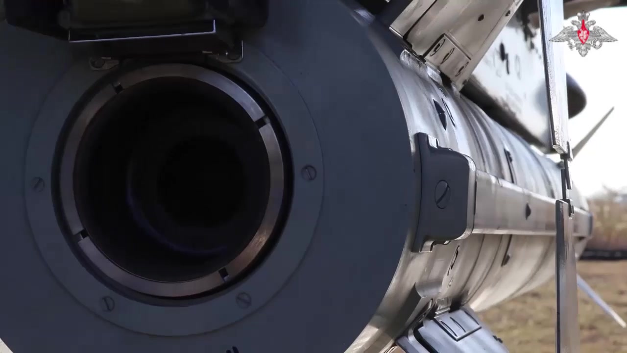 A Ka-52 helicopter launching a Kh-39 [Izdeliye 305 LMUR] anti-tank guided missile - Brighteon.com