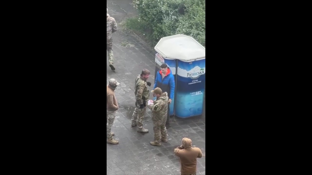 Ukrainian Draft Officer Caught on Video Assaulting Civilian in Kharkov ...